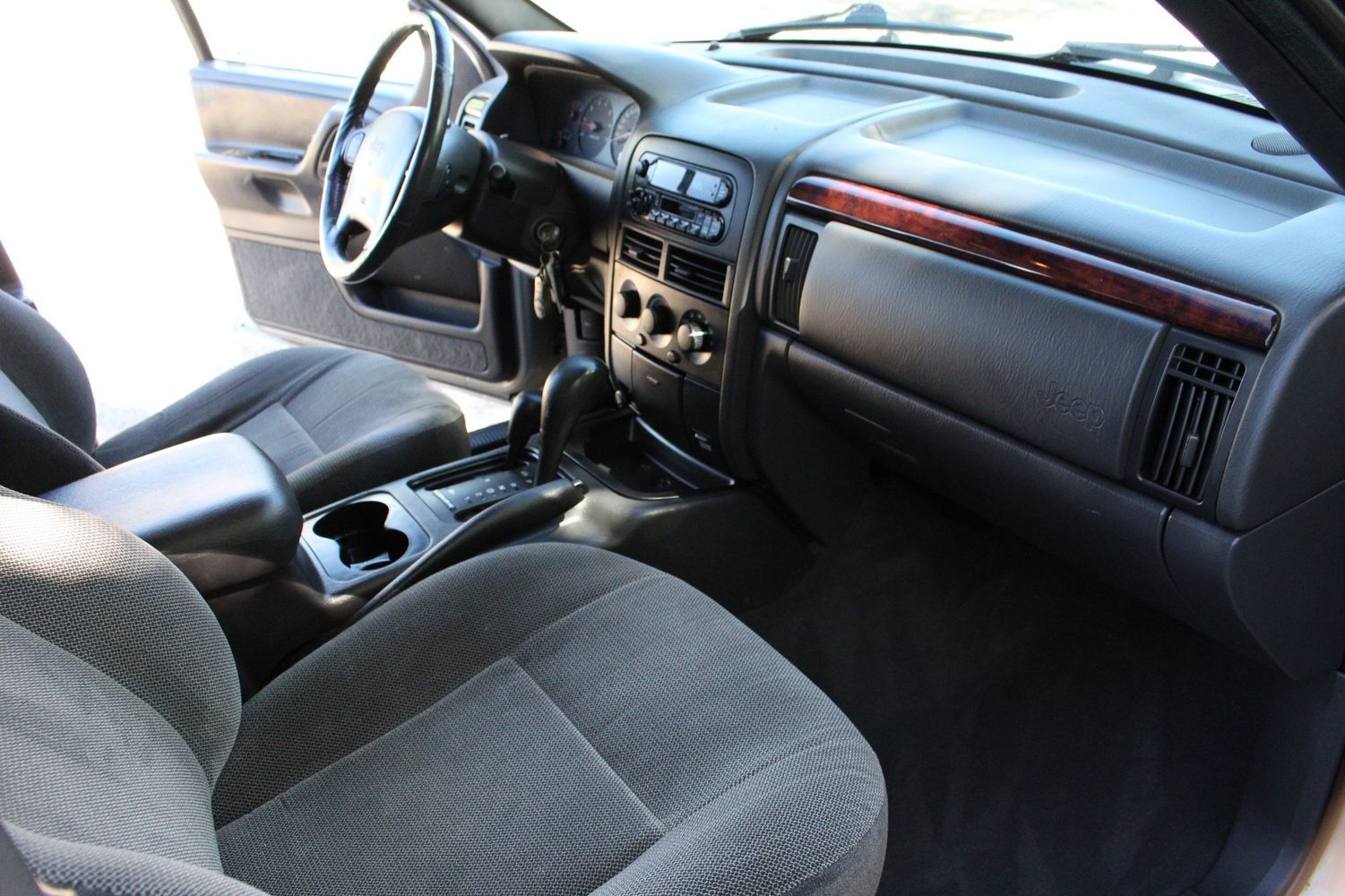 2000 Jeep Grand Cherokee Laredo | Victory Motors of Colorado
