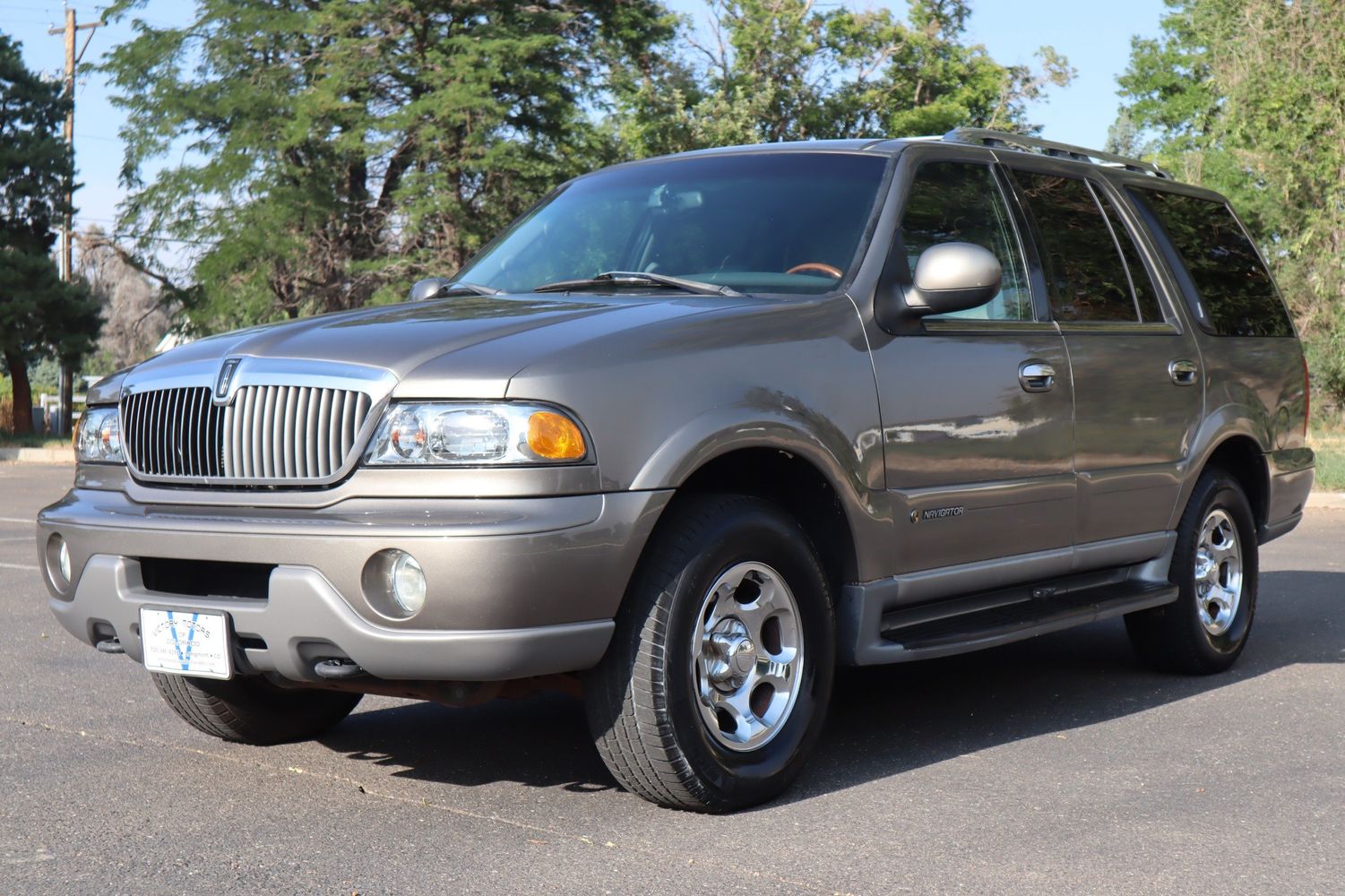 2001 Lincoln Navigator Base | Victory Motors of Colorado