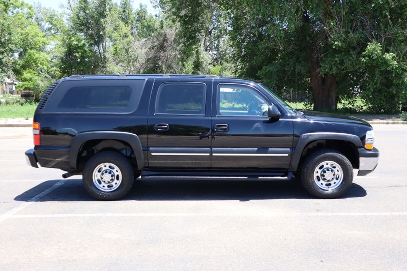 2003 Chevrolet Suburban Photos