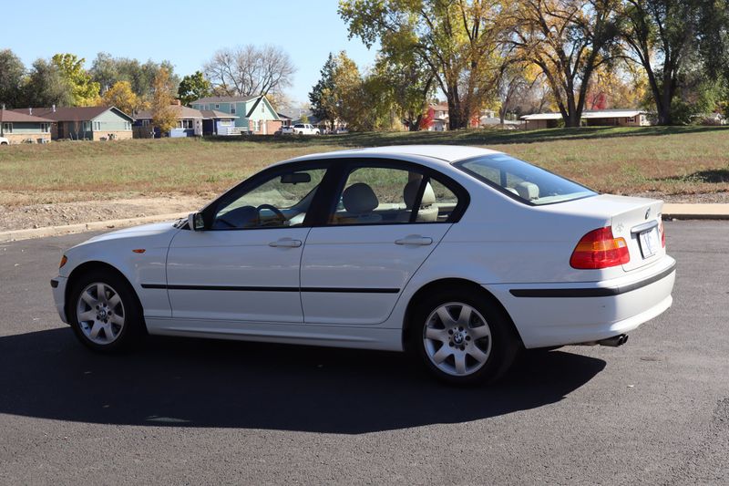 2003 BMW 325xi Photos