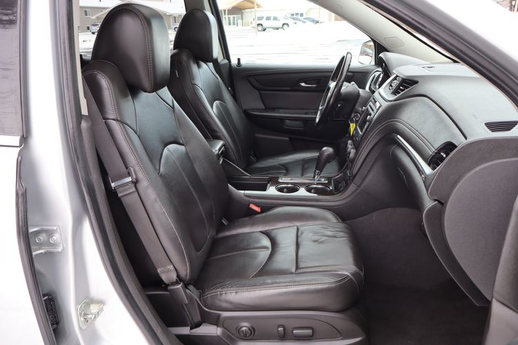 2016 Chevrolet Traverse LT | Victory Motors of Colorado