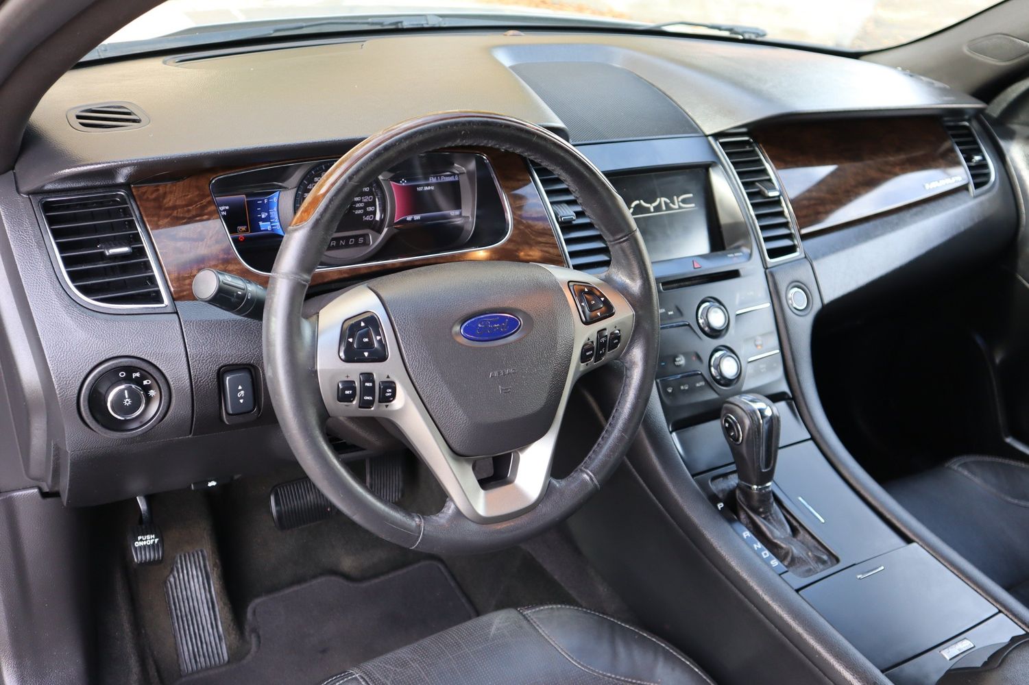 2014 Ford Taurus Limited | Victory Motors of Colorado
