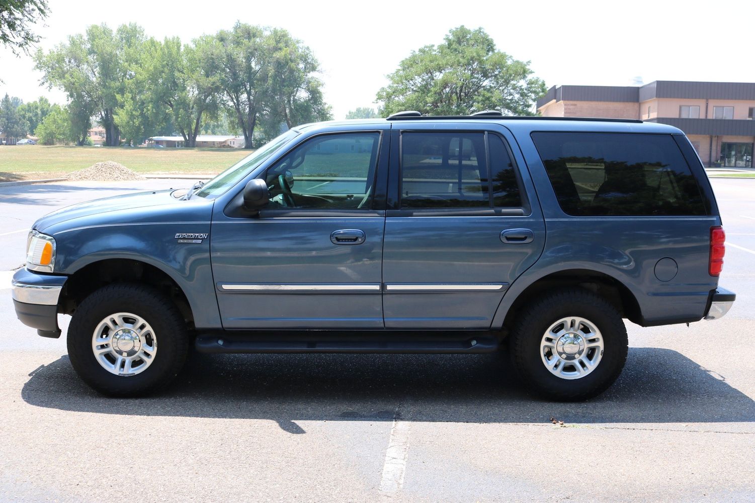 2002 Ford Expedition XLT | Victory Motors of Colorado