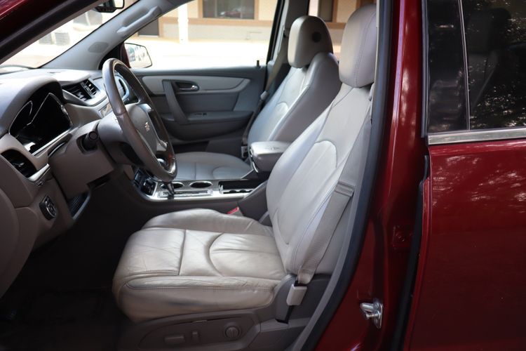 2016 Chevrolet Traverse LT | Victory Motors of Colorado