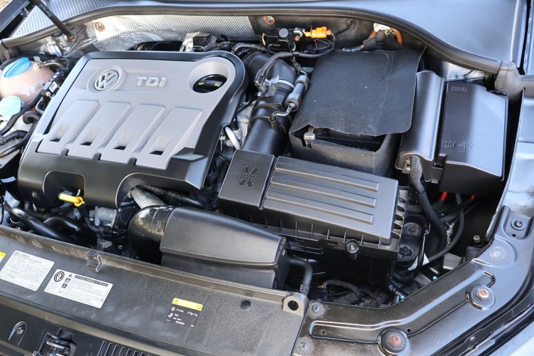 2014 Volkswagen Passat 2.0L TDI SEL Premium | Victory Motors of Colorado