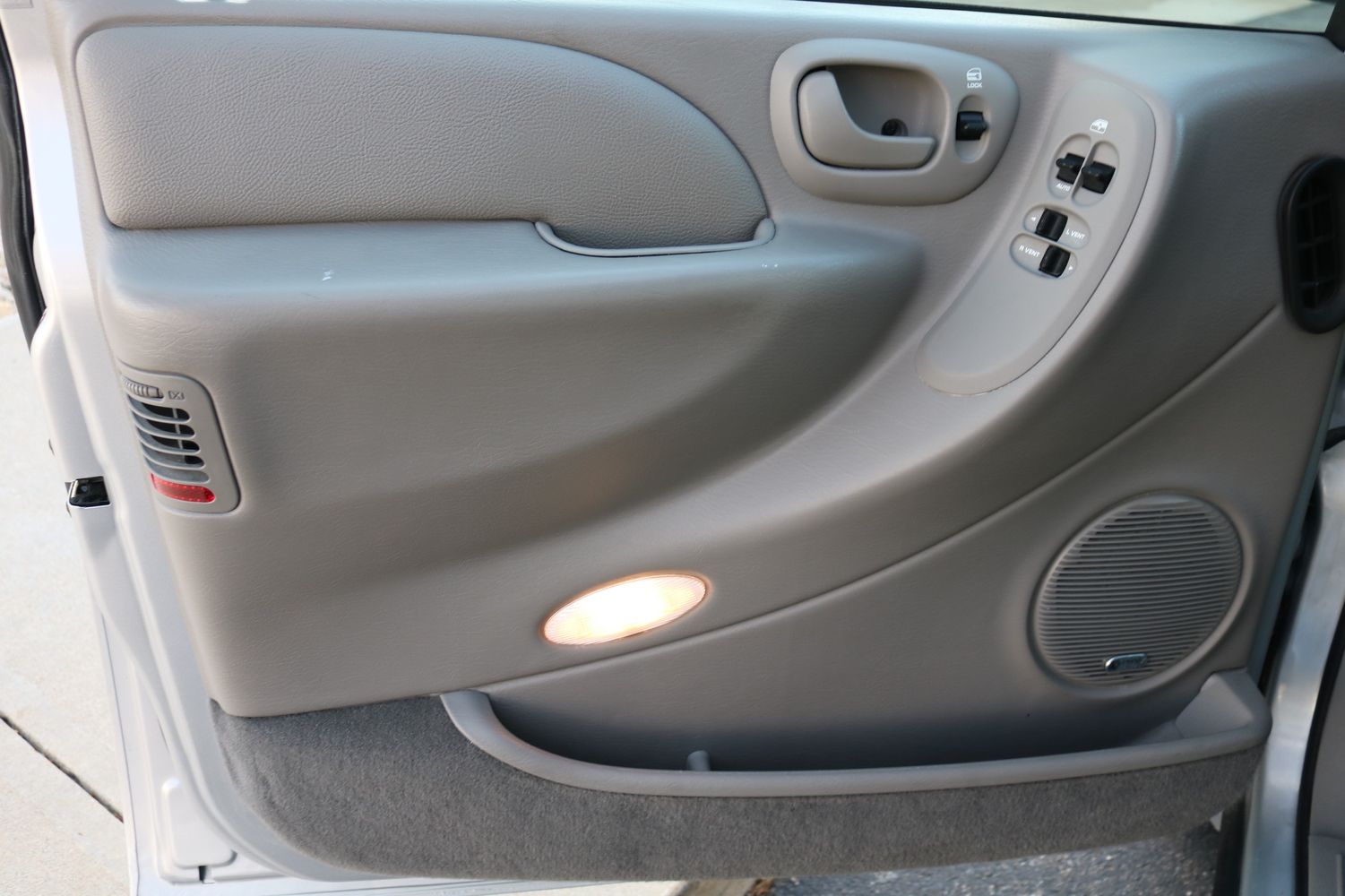 2001 Dodge Grand Caravan ES | Victory Motors of Colorado