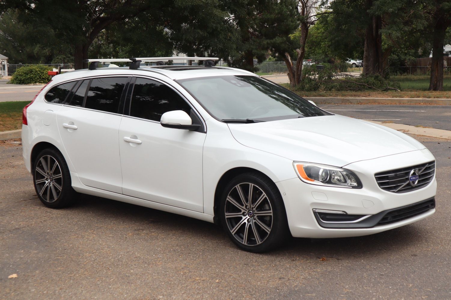 2015 Volvo V60 T5 Drive-E Platinum | Victory Motors of Colorado