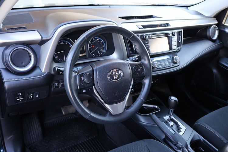 2017 Toyota RAV4 XLE | Victory Motors of Colorado