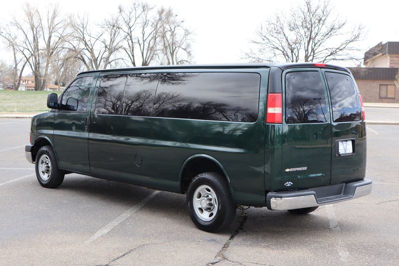 2014 Chevrolet Express Passenger Photos