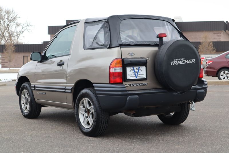 2002 Chevrolet Tracker Photos