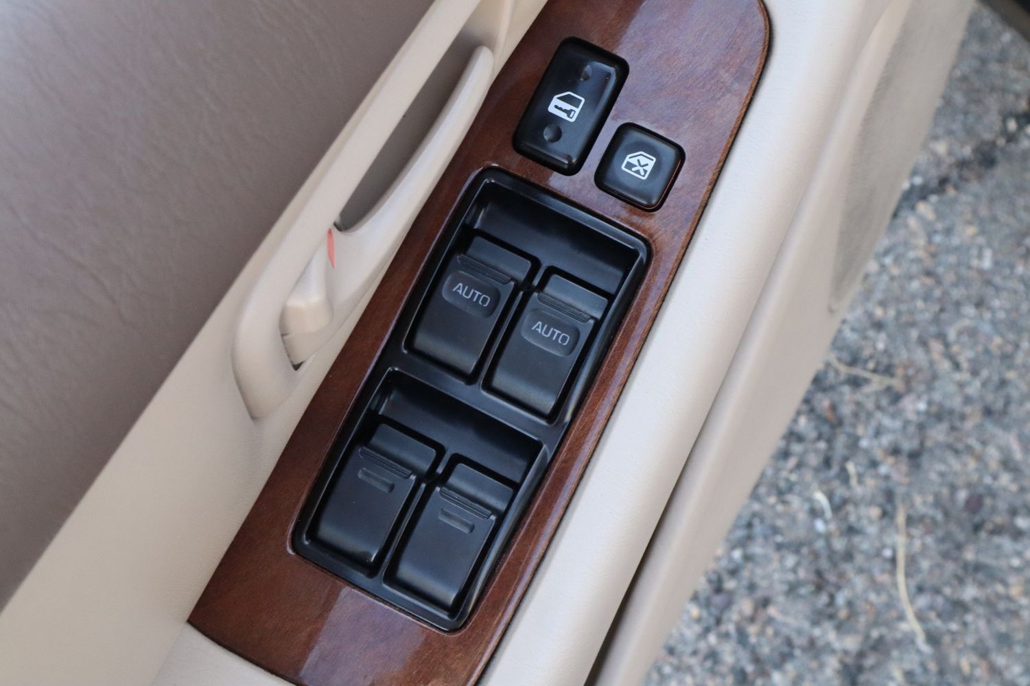 2001 Lexus ES 300 Base | Victory Motors of Colorado