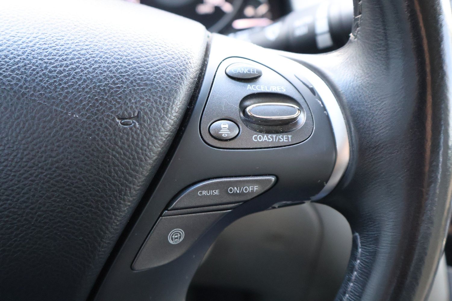 2011 INFINITI M56 x | Victory Motors of Colorado