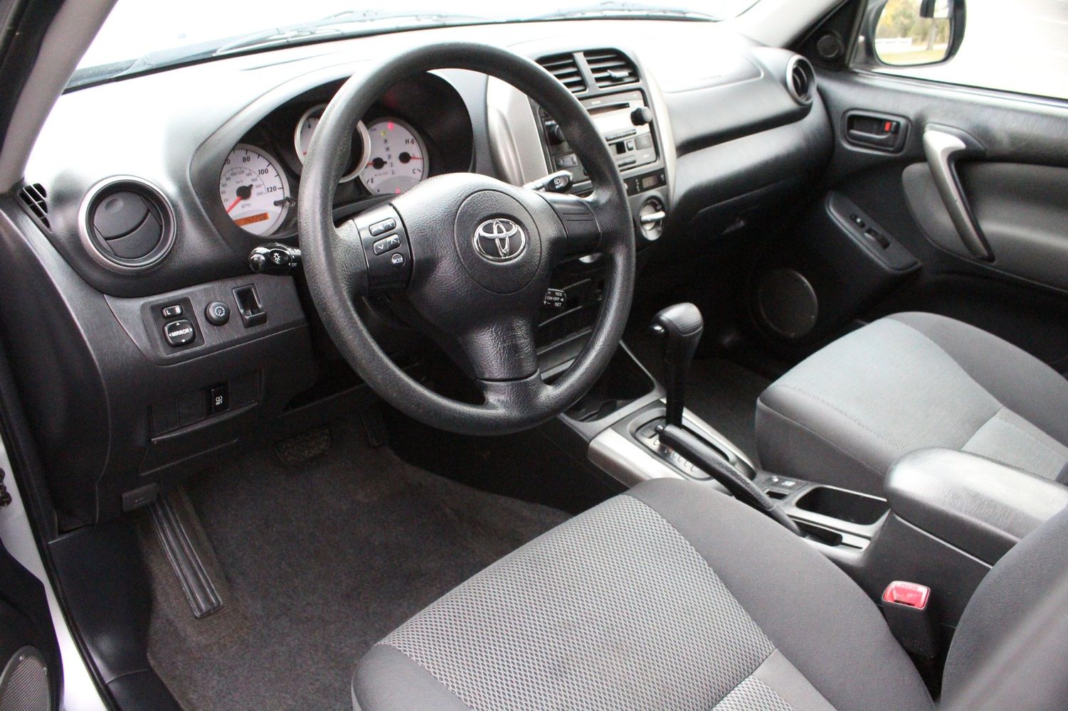 2004 Toyota RAV4 AWD | Victory Motors of Colorado