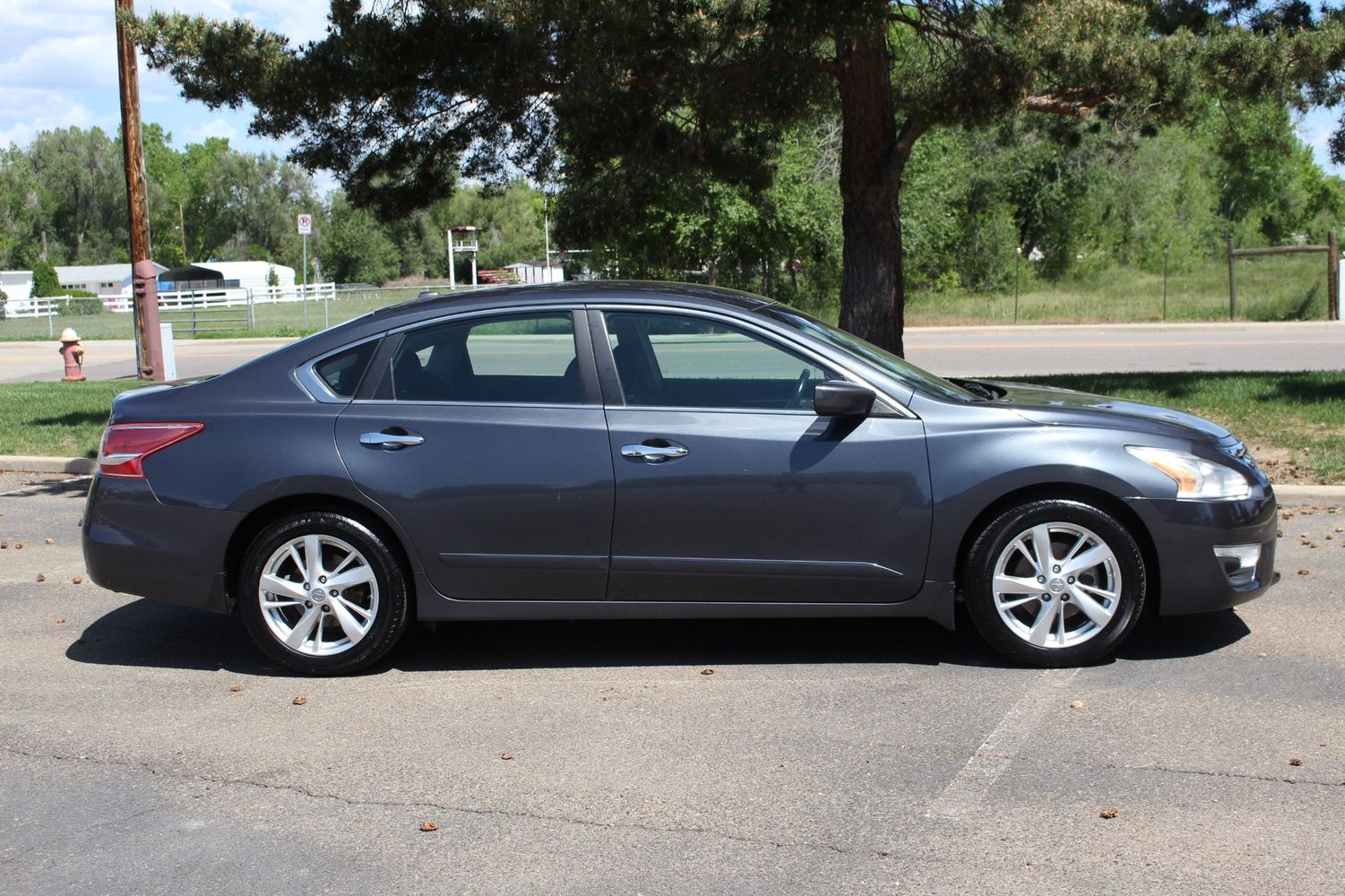 2013 Nissan Altima 2.5 SV | Victory Motors of Colorado