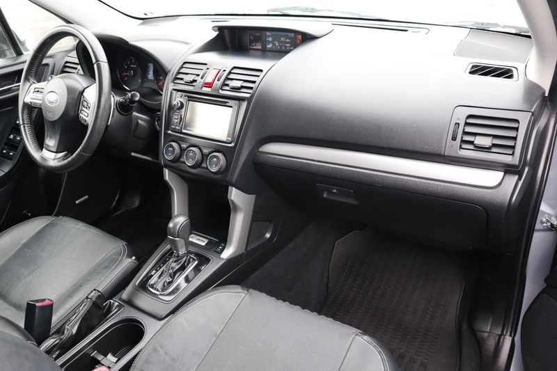 2015 Subaru Forester Photos