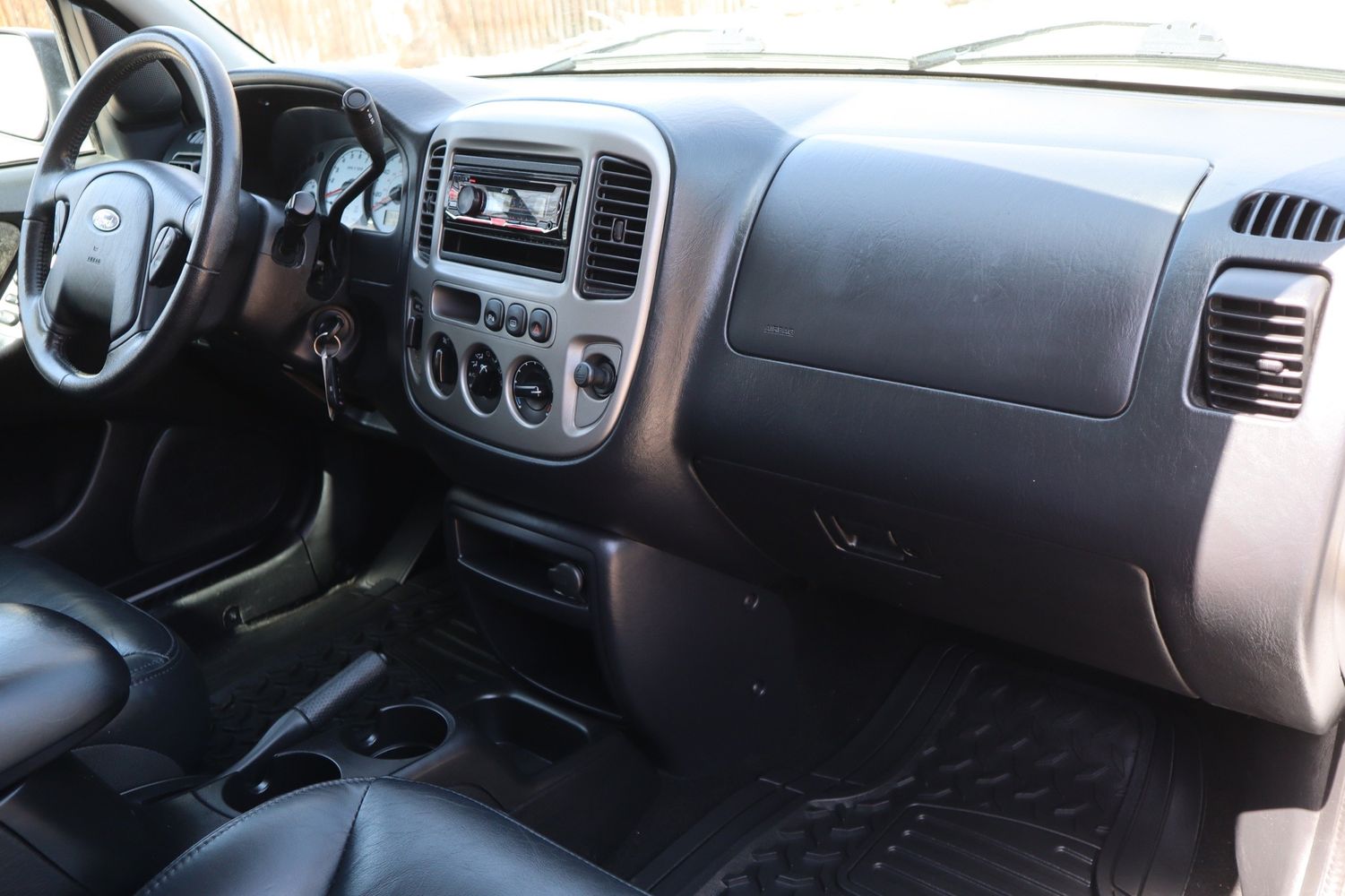 2004 Ford Escape Limited | Victory Motors of Colorado