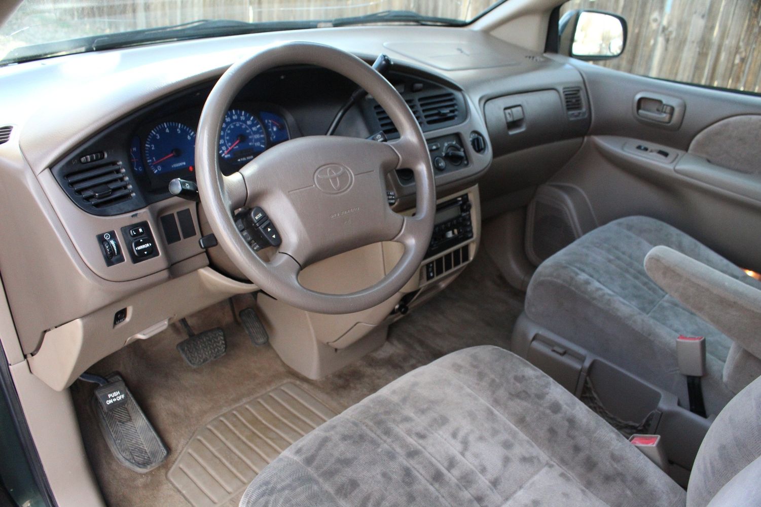 2003 Toyota Sienna LE | Victory Motors of Colorado