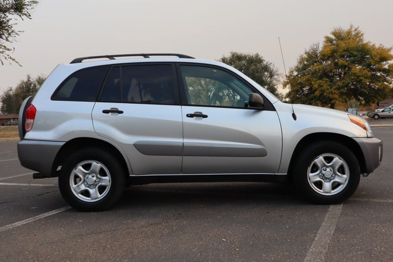 2002 Toyota RAV4 Photos