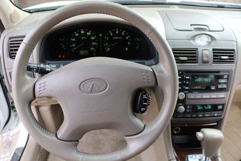 2000 INFINITI I30 Photos