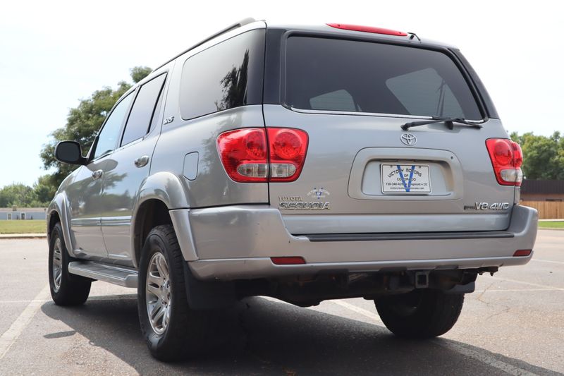2005 Toyota Sequoia Photos