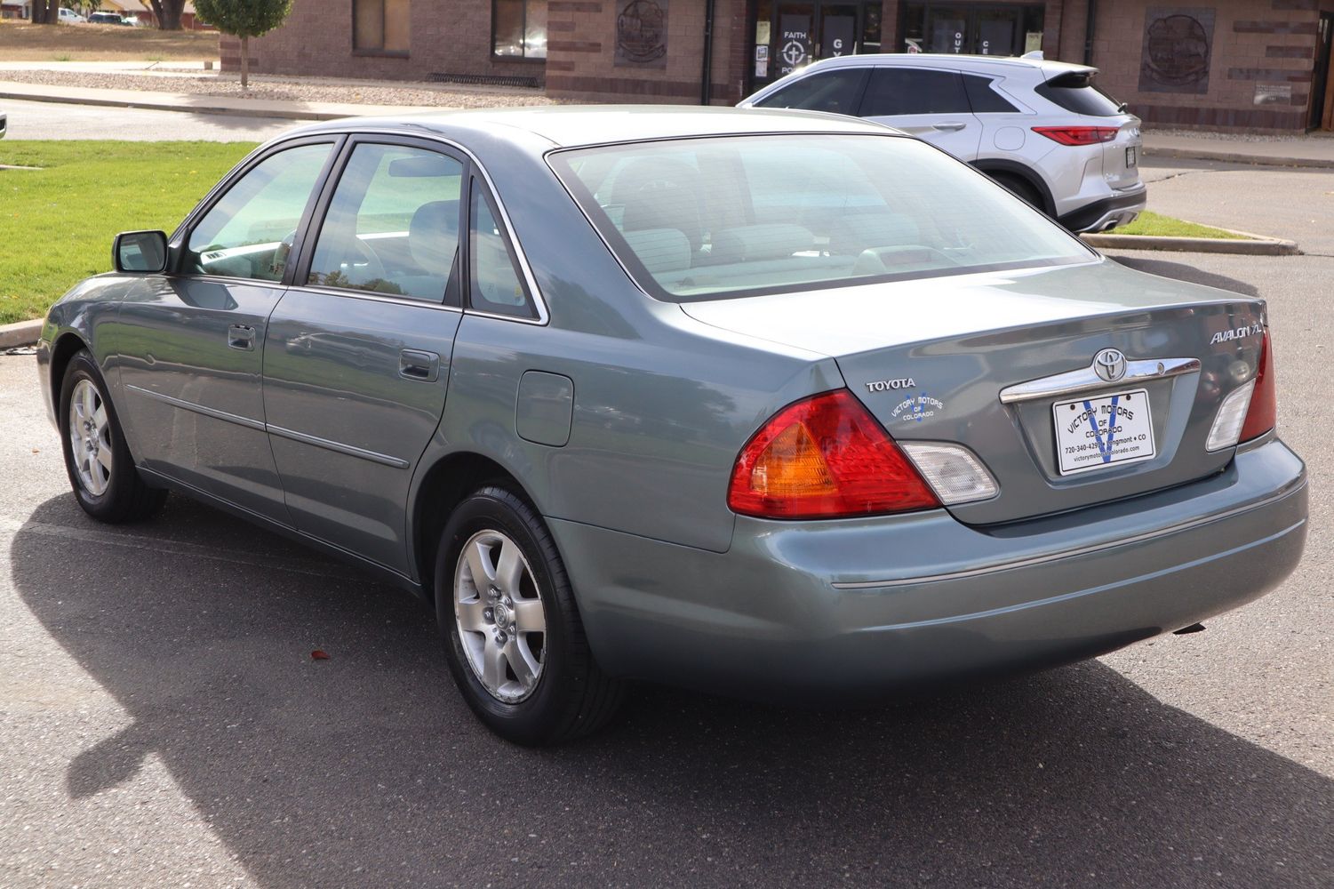 2001 Toyota Avalon XL | Victory Motors of Colorado