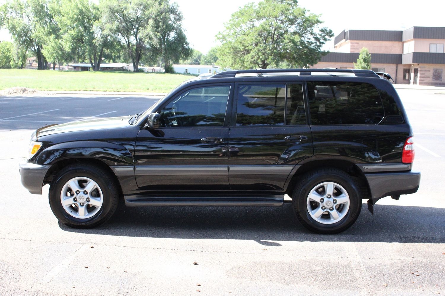 2005 Toyota Land Cruiser Base | Victory Motors of Colorado