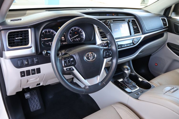 2016 Toyota Highlander Limited | Victory Motors of Colorado
