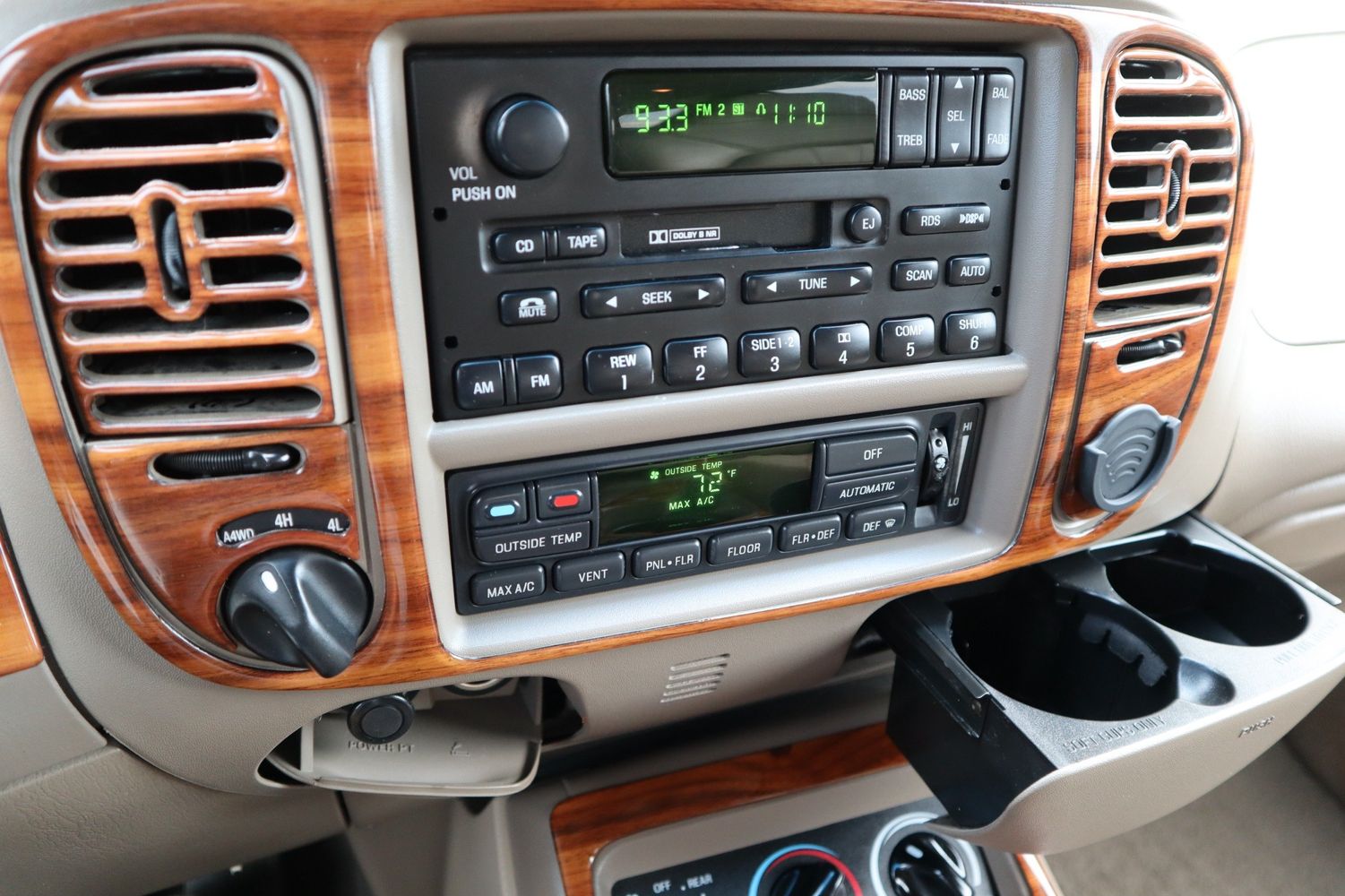 2000 Ford Expedition Eddie Bauer | Victory Motors of Colorado