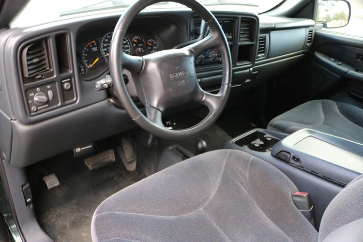 2001 GMC Sierra 2500HD SL | Victory Motors of Colorado