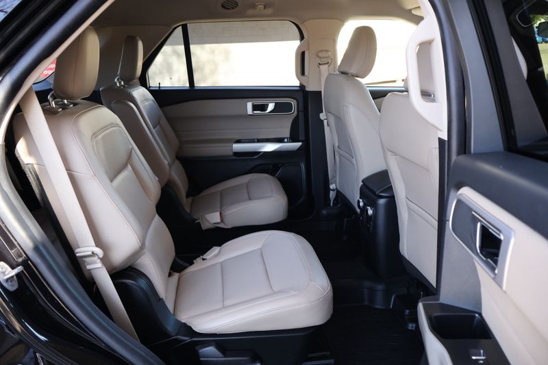 2022 Ford Explorer Photos