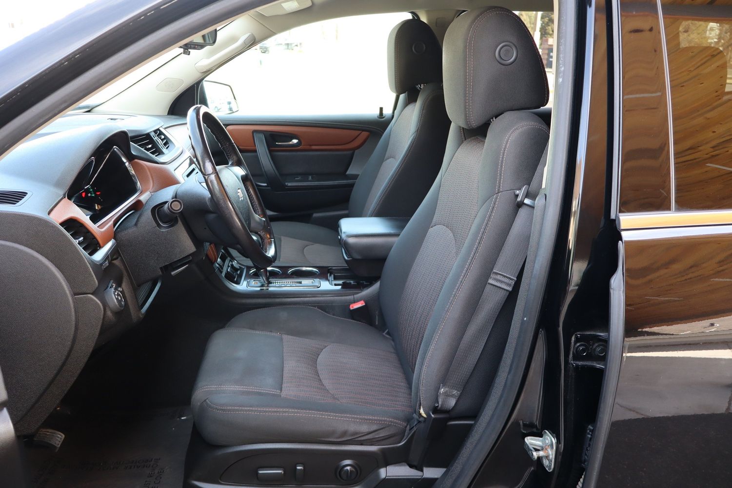 2017 Chevrolet Traverse LT | Victory Motors of Colorado