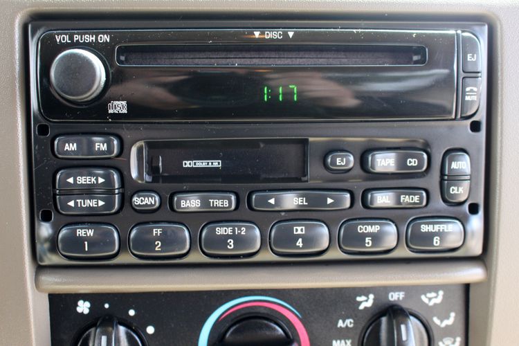 2000 Ford F-350 Super Duty Lariat | Victory Motors of Colorado