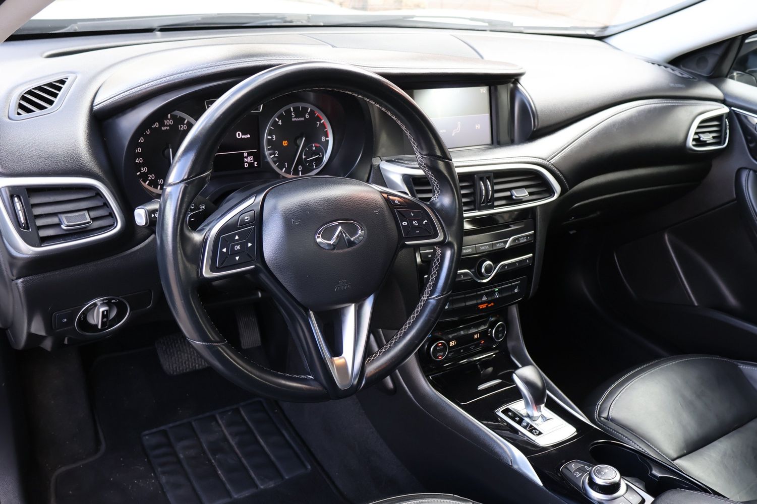 2018 INFINITI QX30 Luxury | Victory Motors of Colorado