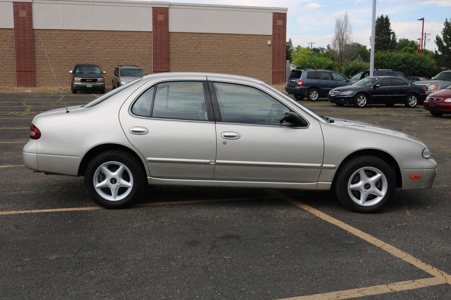 1995 Nissan Altima GXE | Victory Motors of Colorado