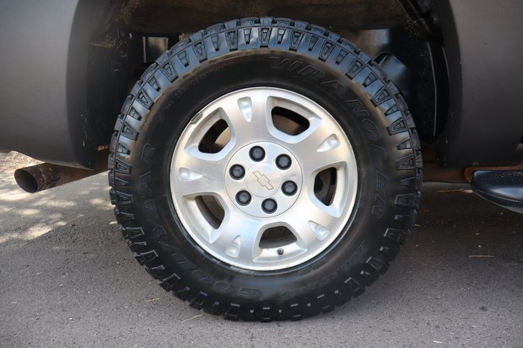 2005 Chevrolet Avalanche 1500 Z71 | Victory Motors of Colorado