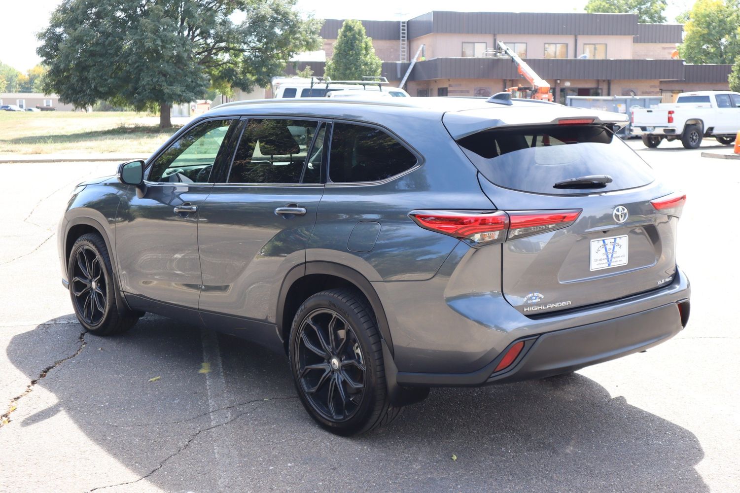 2020 Toyota Highlander XLE | Victory Motors of Colorado