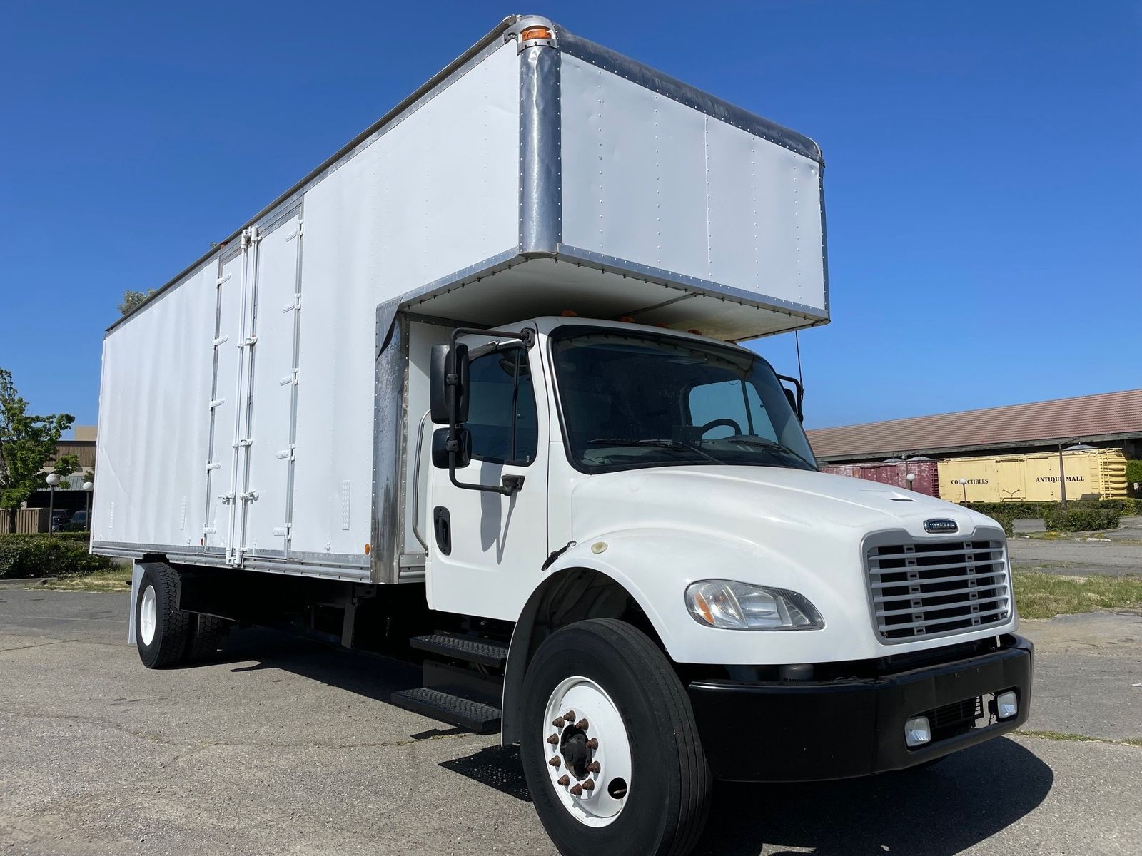 2017 Freightliner M2 106 | Globe Truck Center