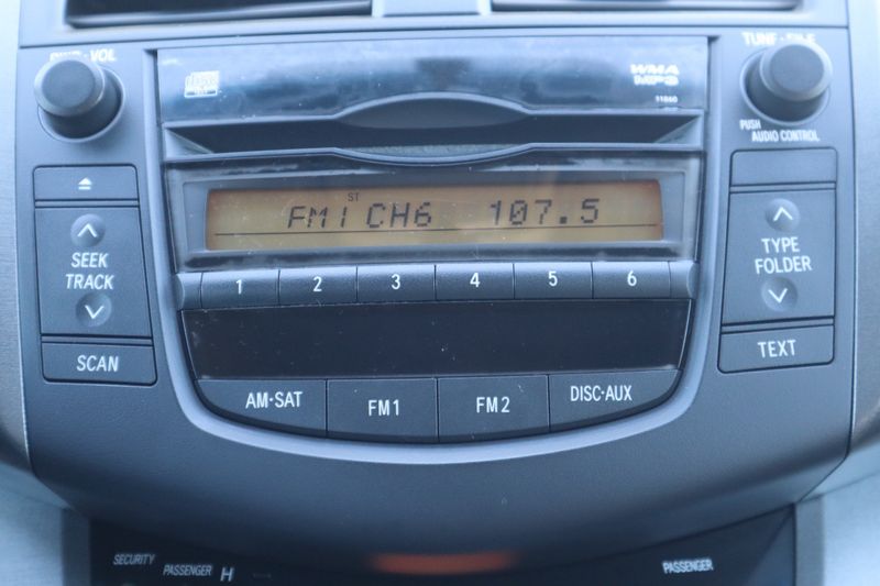 2011 Toyota RAV4 Photos