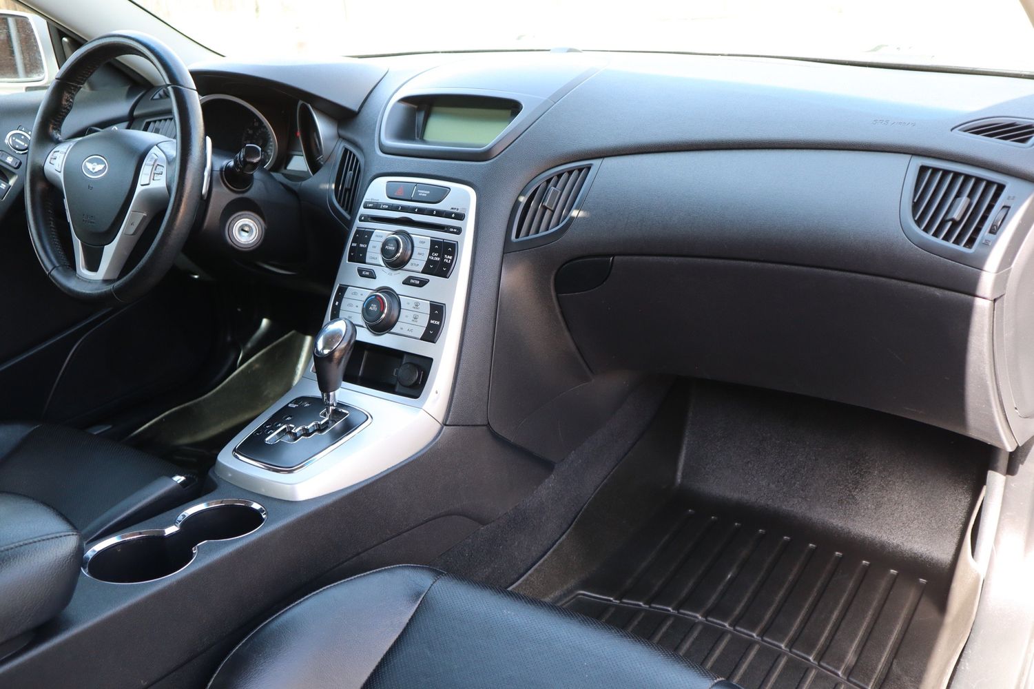 Hyundai Genesis Coupe 2010 Interior