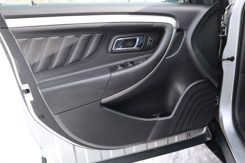 2015 Ford Taurus Photos