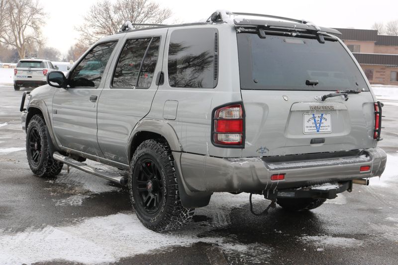 1999 Nissan Pathfinder Photos