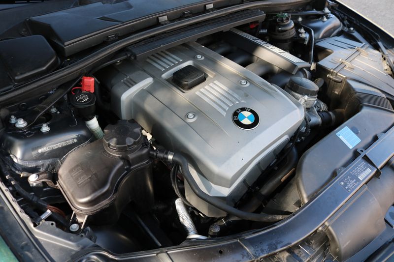 2006 BMW 325xi Photos