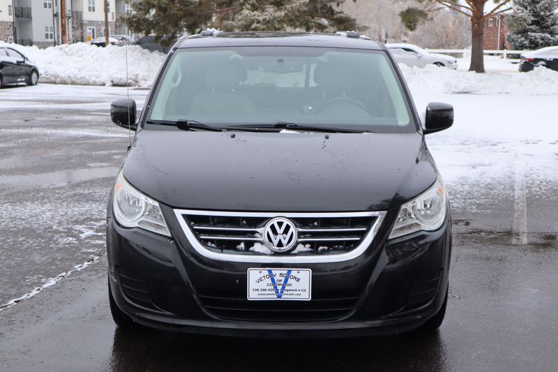 2012 Volkswagen Routan Photos
