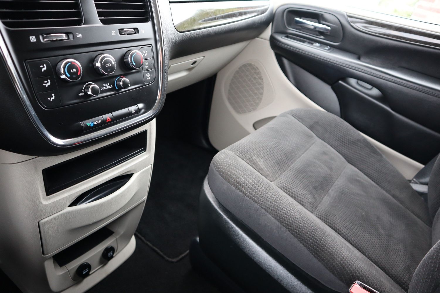 2018 Dodge Grand Caravan SE | Victory Motors of Colorado