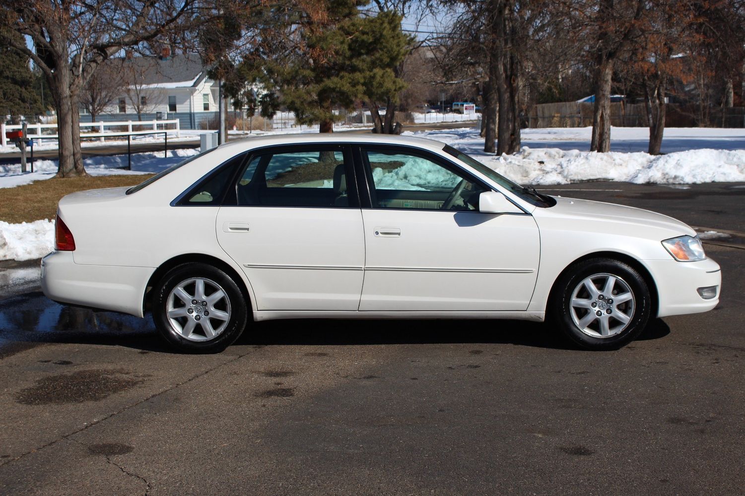 2001 Toyota Avalon XLS | Victory Motors of Colorado