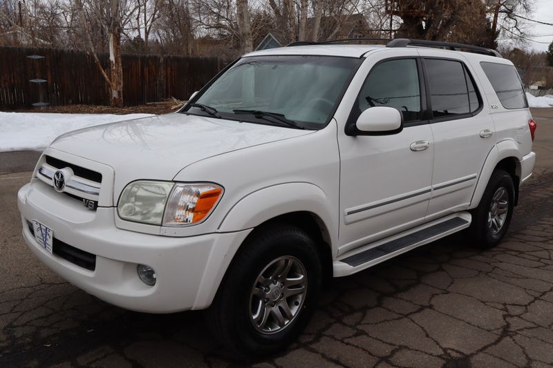 2005 Toyota Sequoia Photos