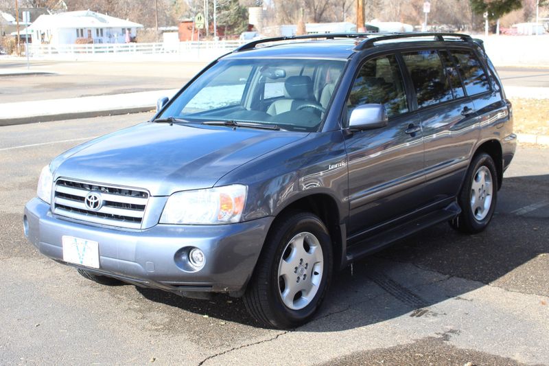 2004 Toyota Highlander Photos