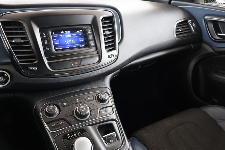 2016 Chrysler 200 S | Victory Motors of Colorado