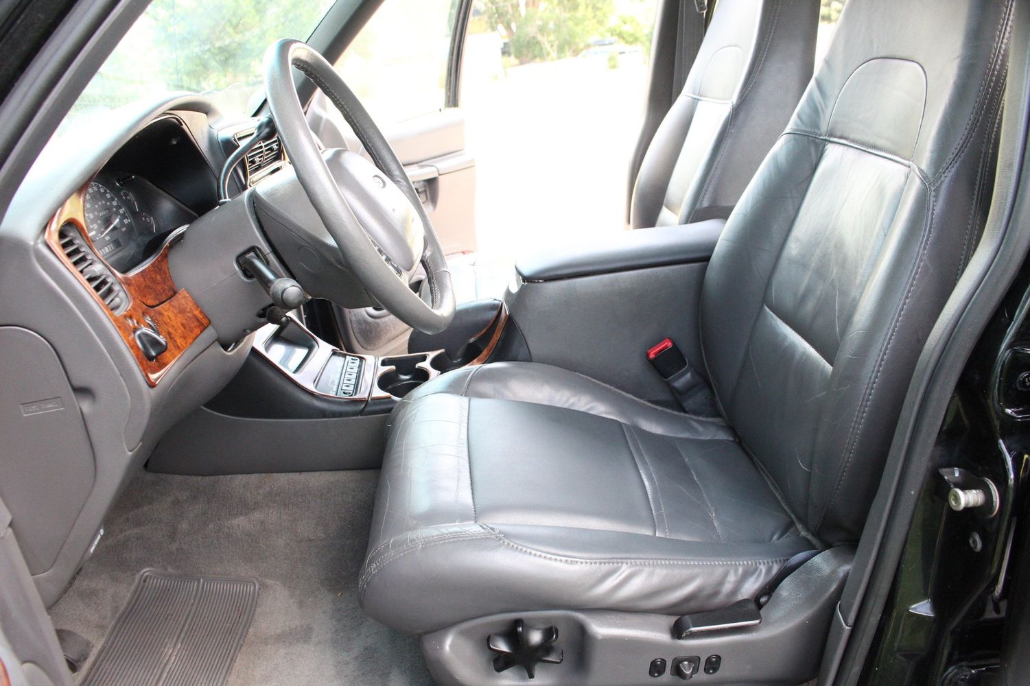 2001 Ford Explorer Eddie Bauer | Victory Motors of Colorado