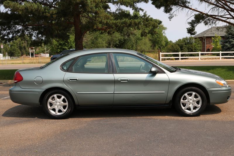 2006 Ford Taurus Photos
